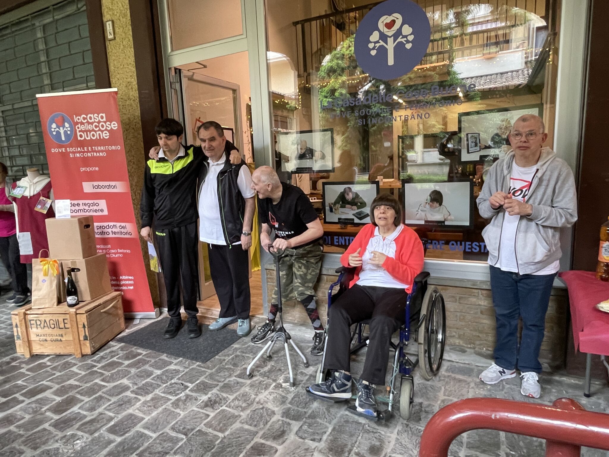 Inaugurata la mostra di Casa Betania “Ricordando-ci” allo store “Casa ...